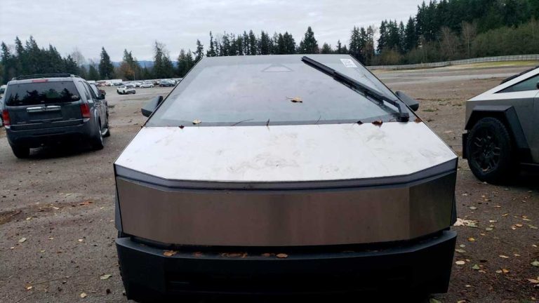 Seattle’s Cyberstuck Tesla Cybertruck has Become Cyberjunk - Malcontent ...